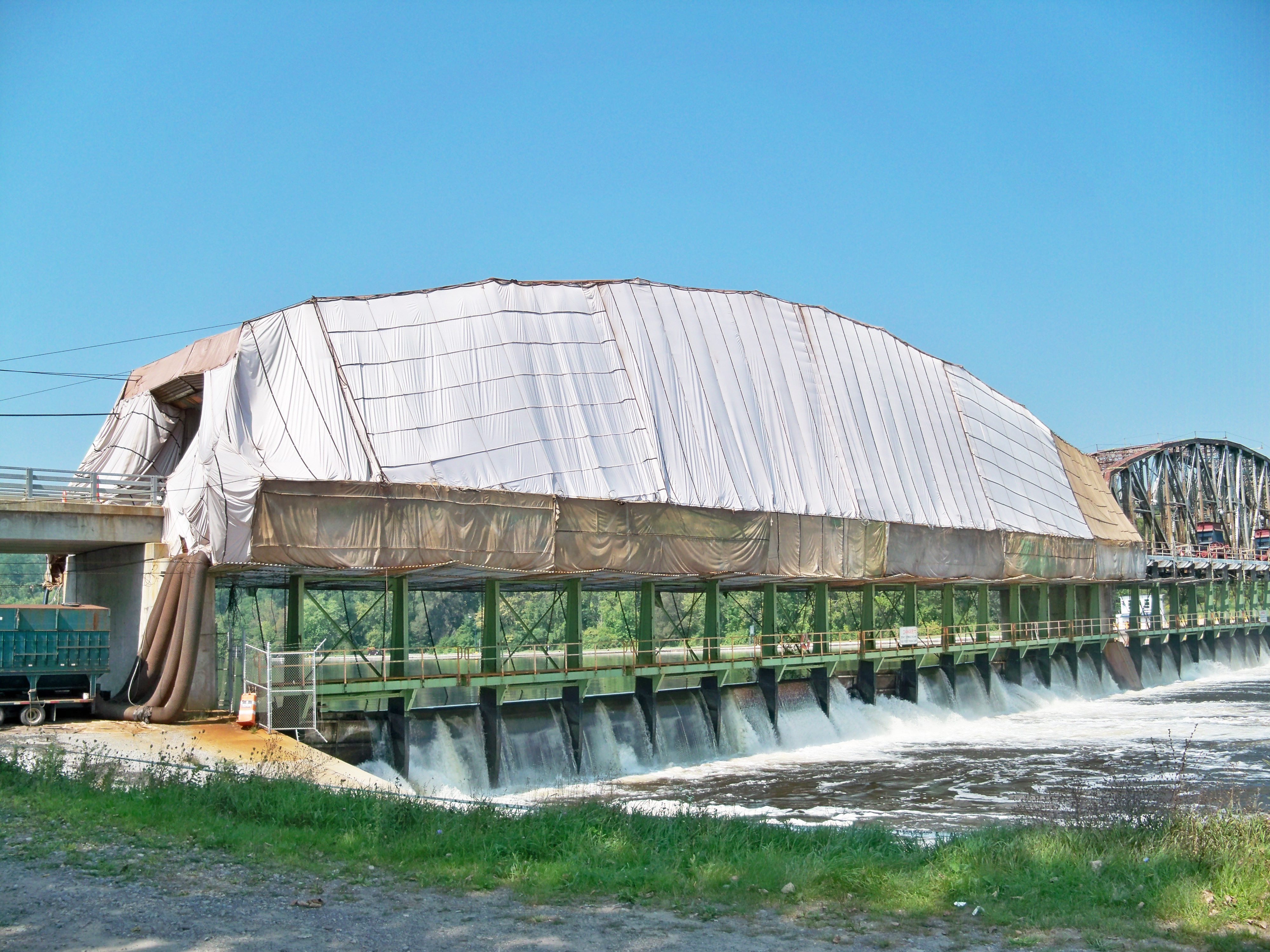 How Containment Tarps Made the Difference on a Live Blast Zone
